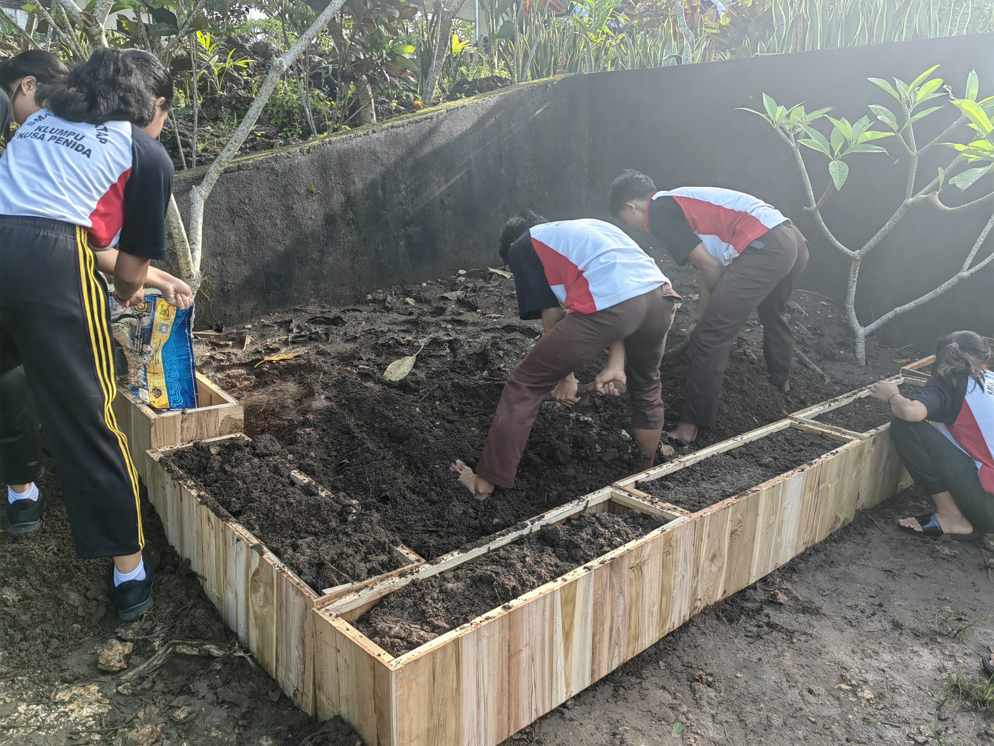 Hugelkultur sebagai Solusi di Nusa Penida Bali – RYCAM